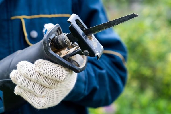 9 Reciprocating Saw Safety Tips – SelectSafety.net